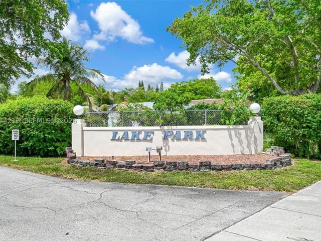 942 NE 199th St Unit 4E, Miami, FL 33179