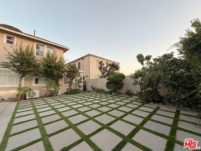 942 S Bronson Ave, Los Angeles, CA 90019