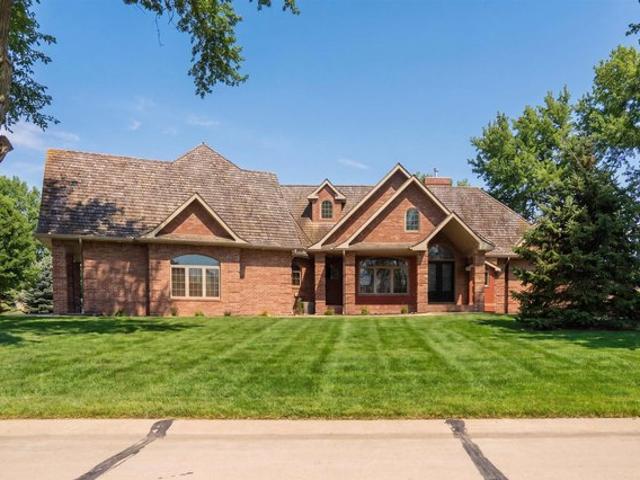 942 Spyglass Cir, Dakota Dunes, SD 57049