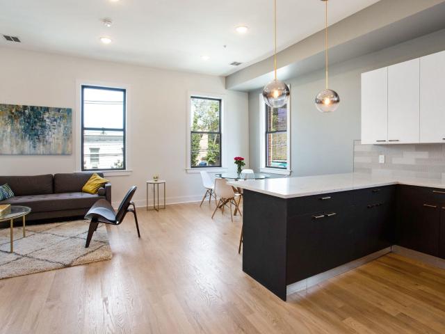 942 Summit Ave # 3