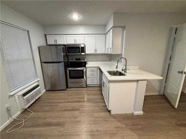 942 W Holly Street 4