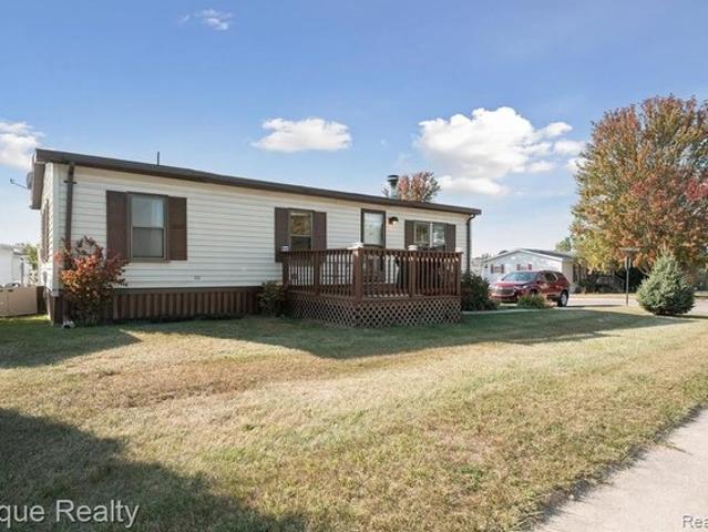 9435 Hunters Rill Rd, Tyrone Township, MI 48430