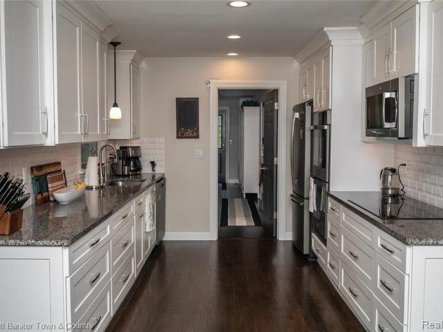 9437 Fuller Drive