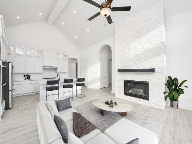 9438 Chateau Hill
