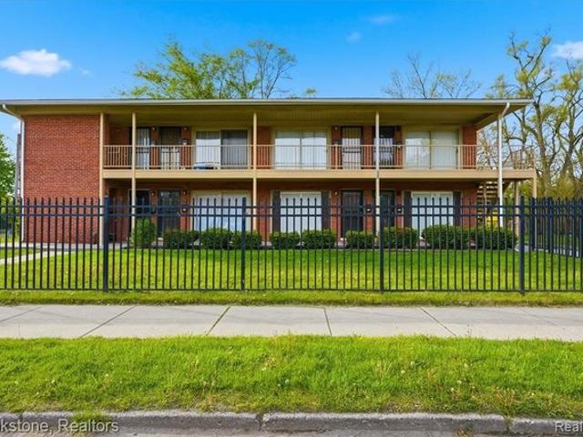 9439 Chalmers St, Detroit, MI 48213