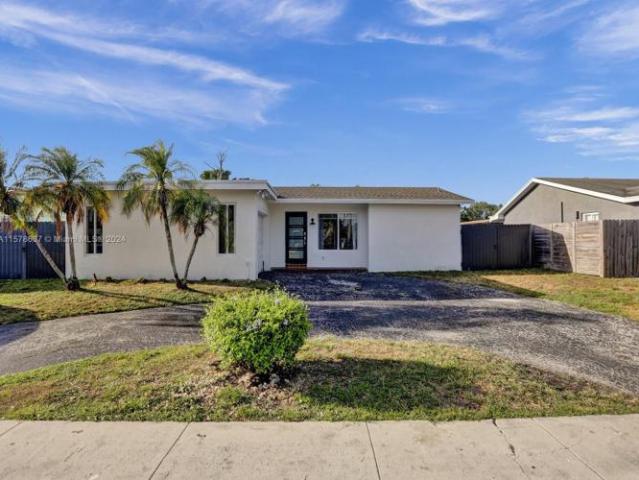 9431 Johnson St, Pembroke Pines, FL 33024