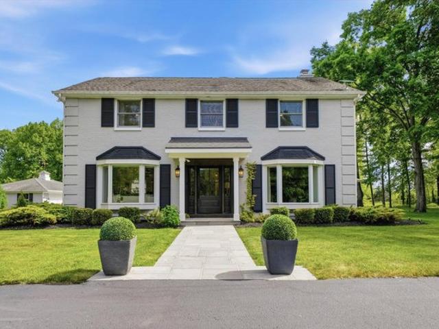 9431 W Hawthorne Rd, Mequon, WI 53097