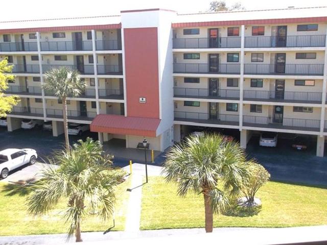 9433 Harbor Greens Way Apt 305, Seminole, FL 33776