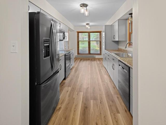 943 Crestwood Dr