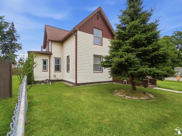 943 E 4th Street