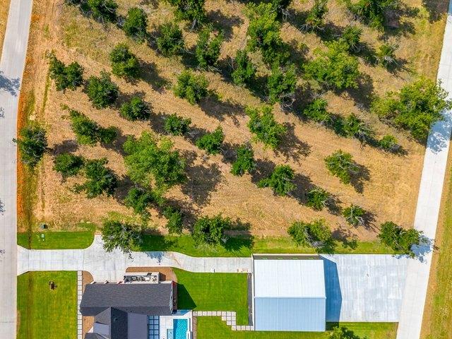 943 E Landings Rd, Granbury, TX 76049