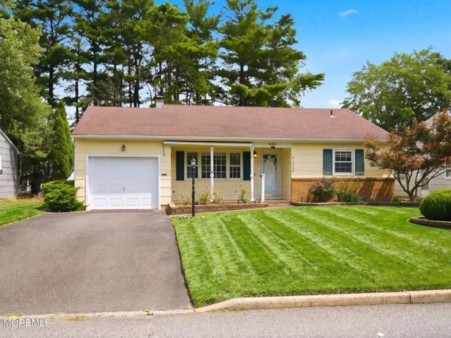 943 Edgebrook Dr N, Toms River, NJ 08757