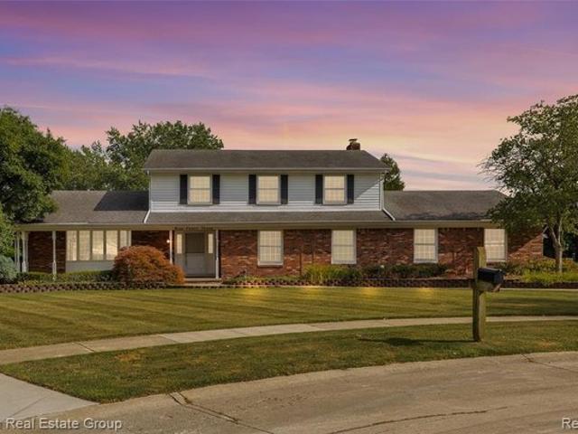 943 Huntsford Ct, Troy, MI 48084