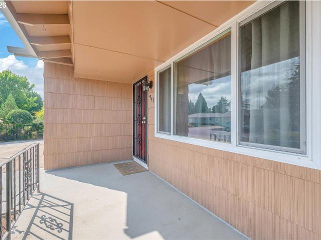 943 oregon way