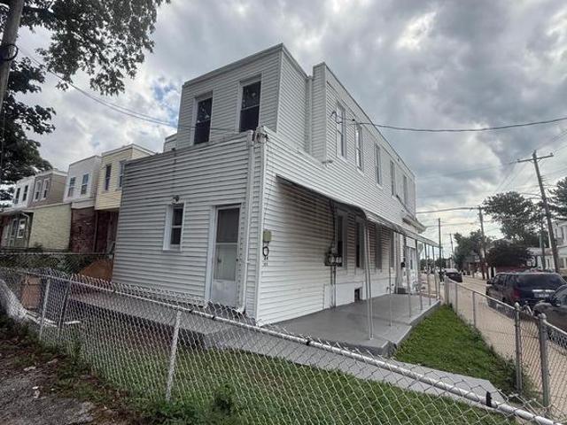 943 Maple Terrace