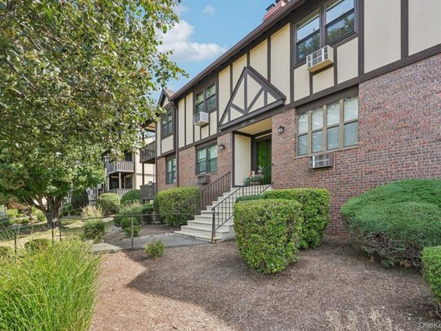 943 Sierra Vista Ln, Valley Cottage, NY 10989