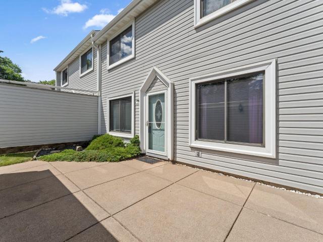943 Sylvia Lane