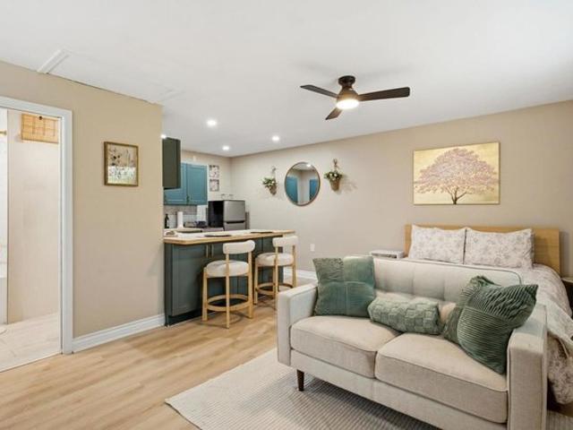 943 Park Hill Dr, Escondido, CA 92025
