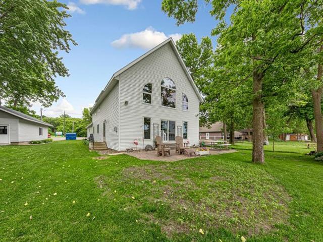943 Reed St N, Waterville, MN 56096