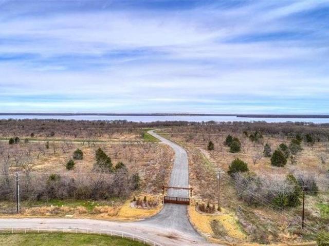9444 W Shoreline Dr, Kemp, TX 75143