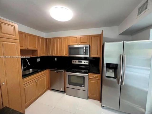 9445 76th St SW #U8, Miami, FL 33173