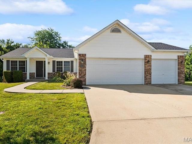 9449 Marbarry Dr, Fairview Heights, IL 62208