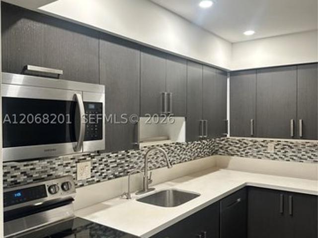 9449 SW 76th St Apt T5, Miami, FL 33173
