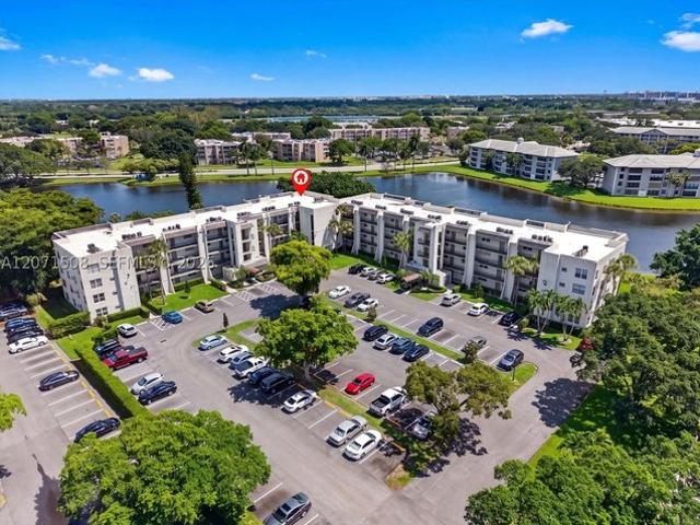 9440 Poinciana Pl Apt 302, Davie, FL 33324