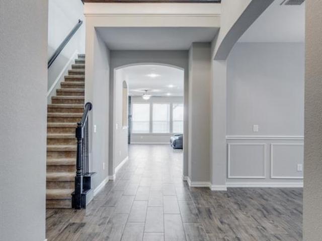 944 Crest Breeze Dr, Fort Worth, TX 76052 | MLS #21256