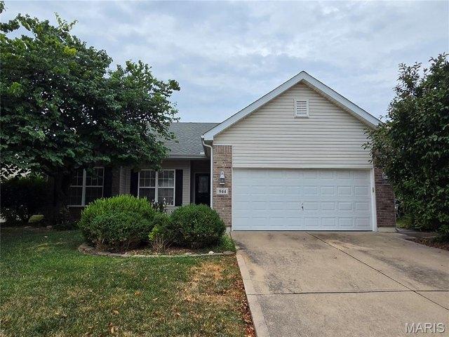 944 Daffodil Ridge Dr, O'Fallon, MO 63366