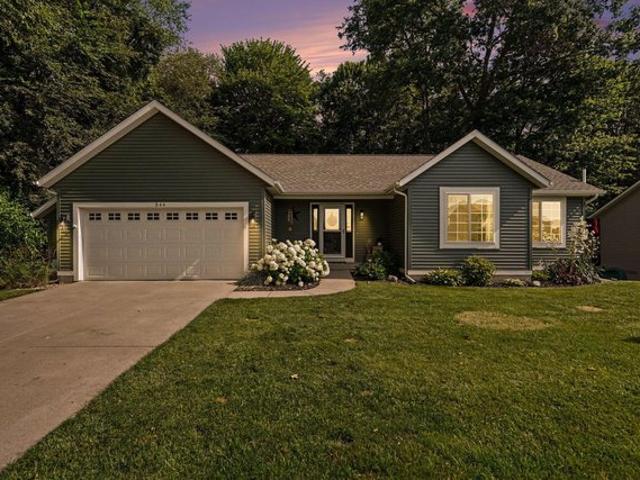 944 Oak Brook Ct, Middleville, MI 49333