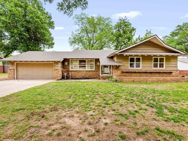 944 N Valleyview Ln, Wichita, KS 67212