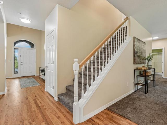 944 nw hoquiam ct