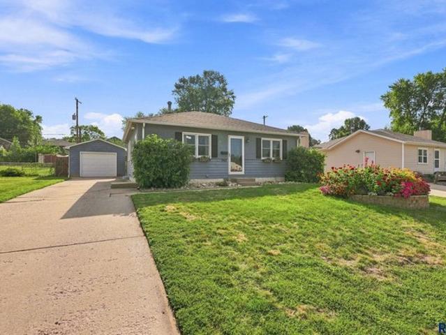 944 S Cloudas Ave, Sioux Falls, SD 57103