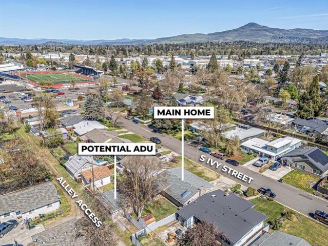 944 S Ivy St, Medford, OR 97501