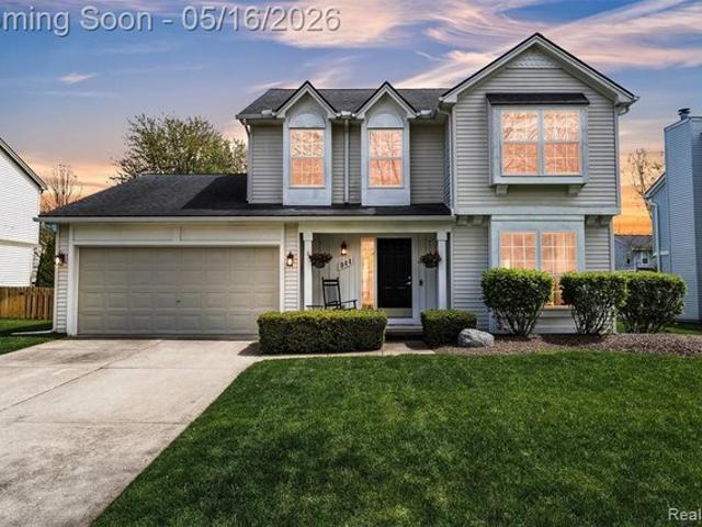 944 S Parkwood Dr, South Lyon, MI 48178