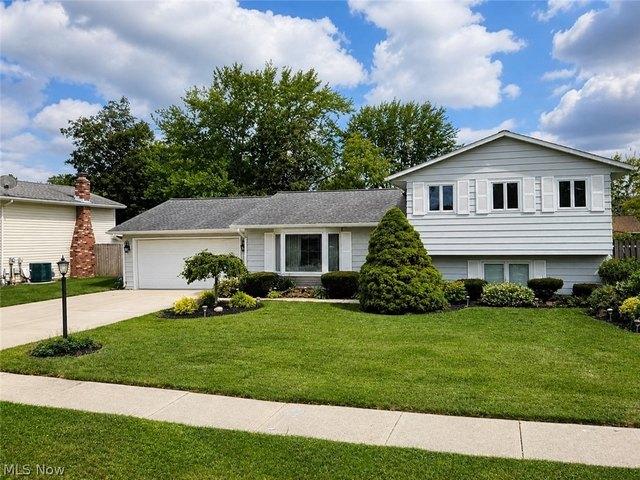 944 Stark St, Sheffield Lake, OH 44054