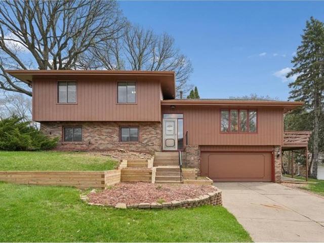944 Pine View Ct, Saint Paul, MN 55119