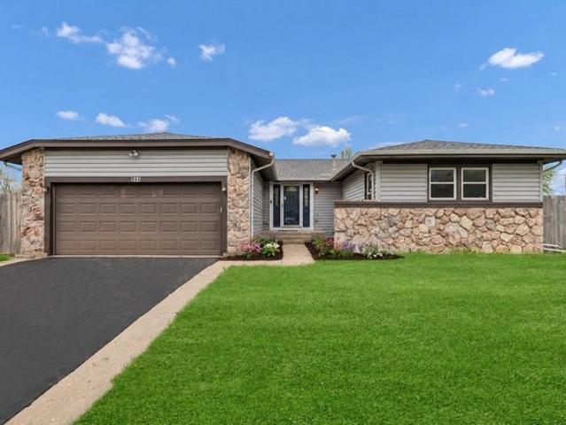 944 Richmond Ct, Elk Grove Village, IL 60007