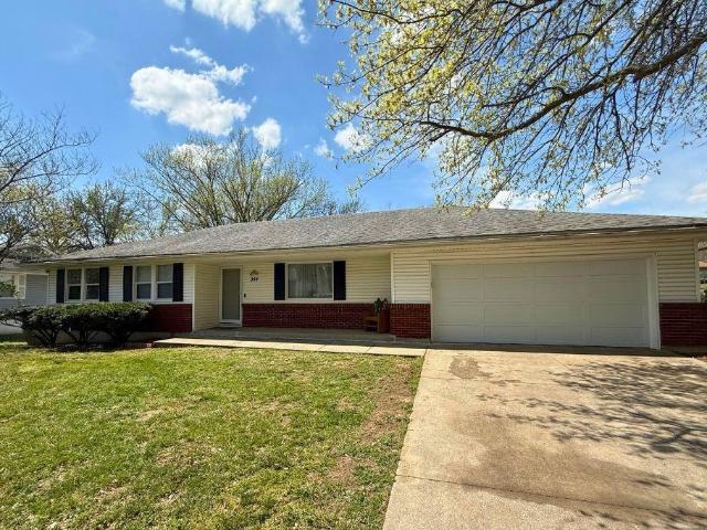 944 Ridge Dr, Warrensburg, MO 64093 | MLS #2613 | Compass