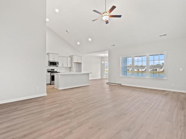944 Woodside Dr