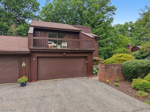 944 Trimble Pl, Sagamore Hills, OH 44067