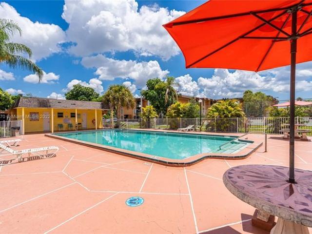 9459 SW 76th St Apt R7, Miami, FL 33173