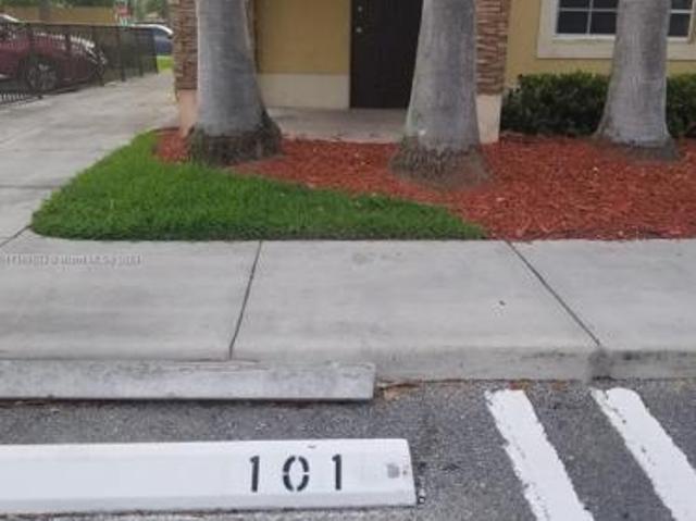 945 33rd Ter NE #101, Homestead, FL 33033