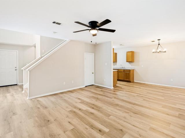945 947 Sagewood Trl