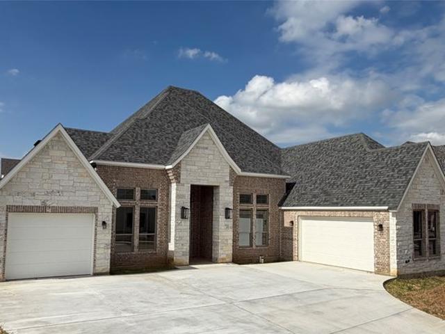 945 Claystone Ridge Dr, Fort Worth, TX 76028