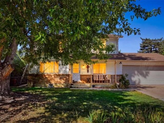 945 Garnet St, Broomfield, CO 80020