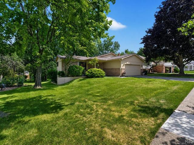 945 Devonshire Court