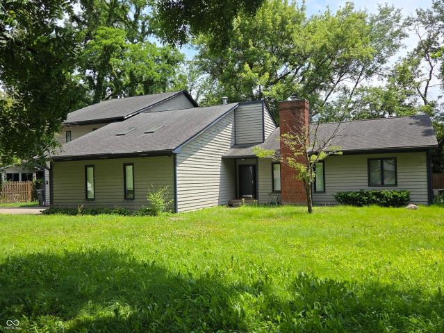 945 Fox Hill Drive