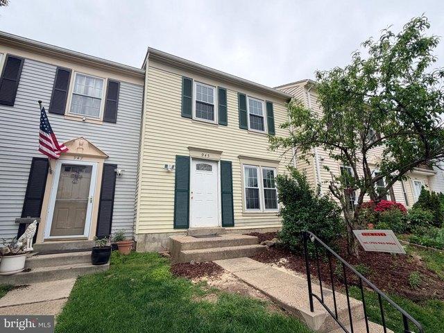 945 Holborn Ct, Sterling, VA 20164